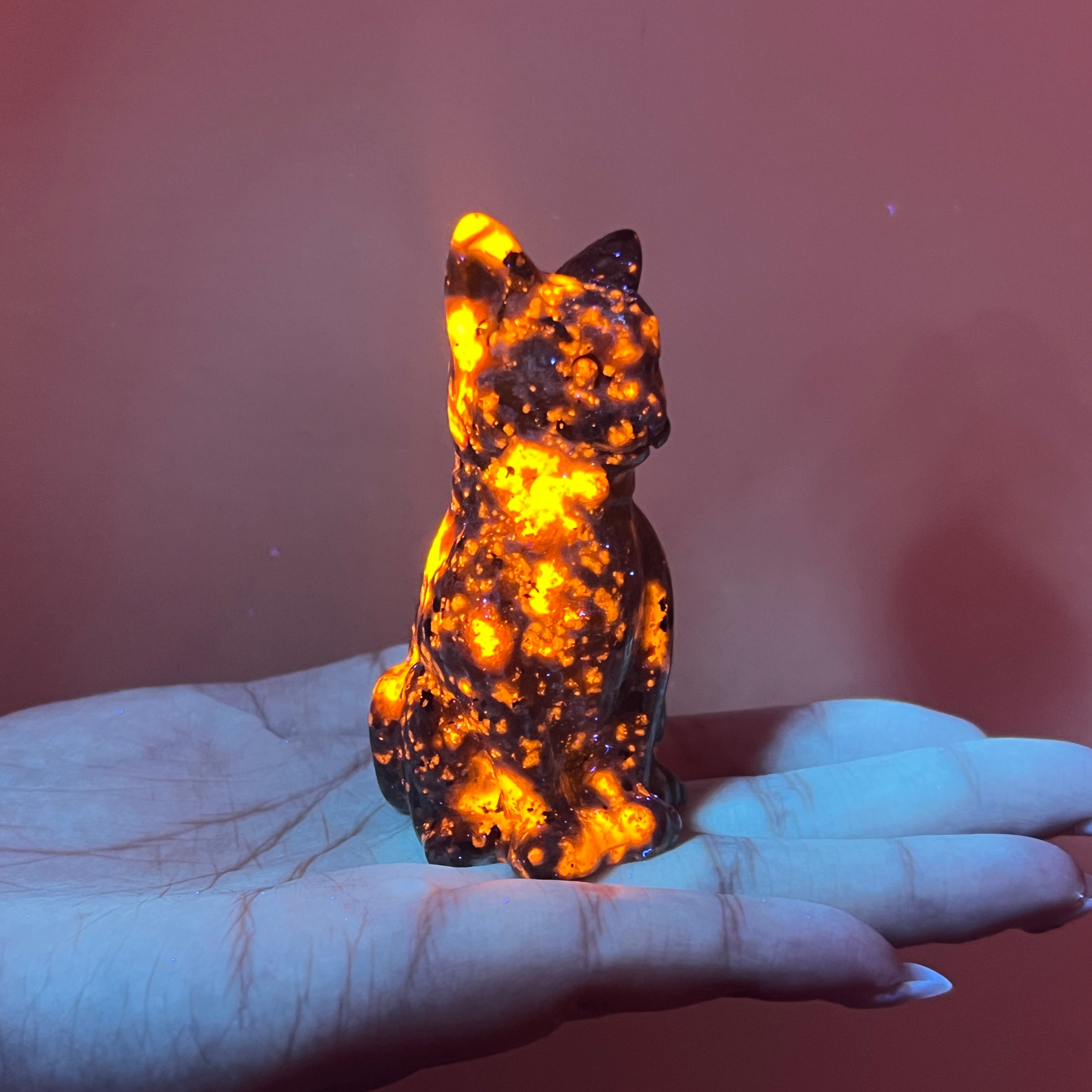 Yooperlite Stand Cat – KiKi Crystal