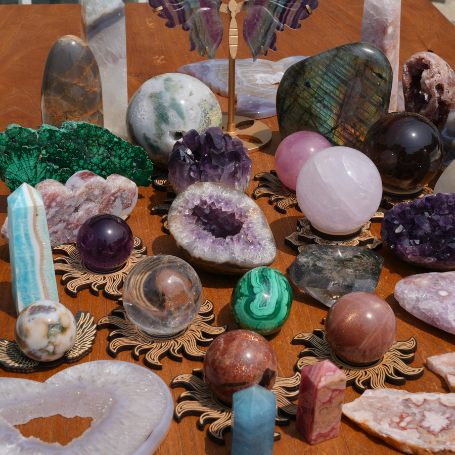 Scoops & Sets – KiKi Crystal