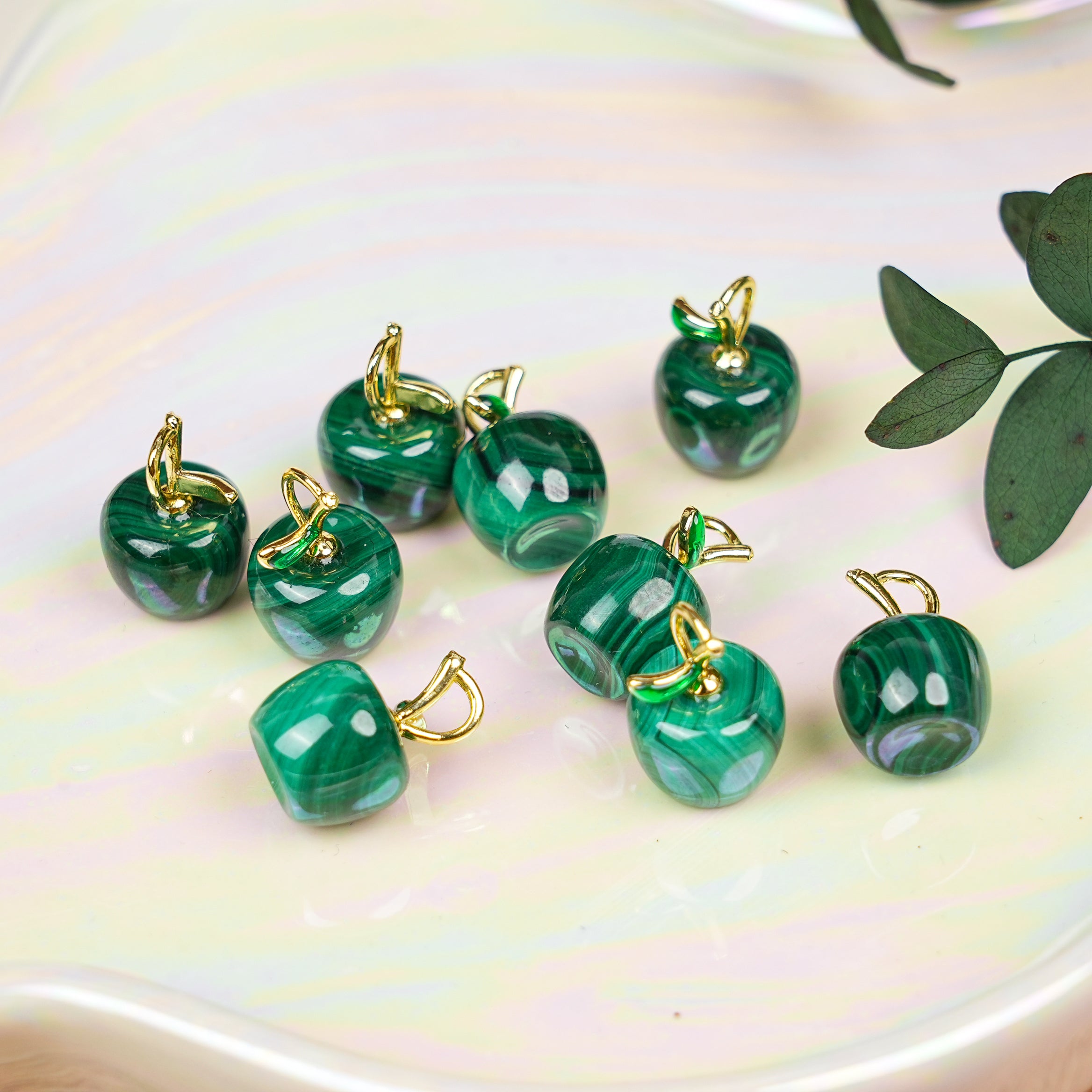 Exquisite Malachite Apple Ornament – KiKi Crystal